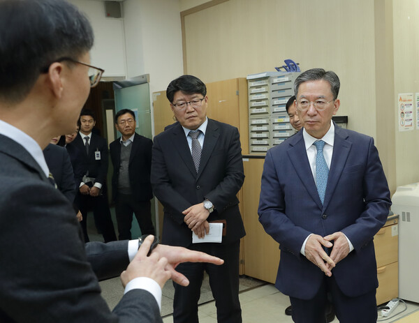 정성호 법무부 장관, 서울보호관찰소·위치추적중앙관제센터 방문